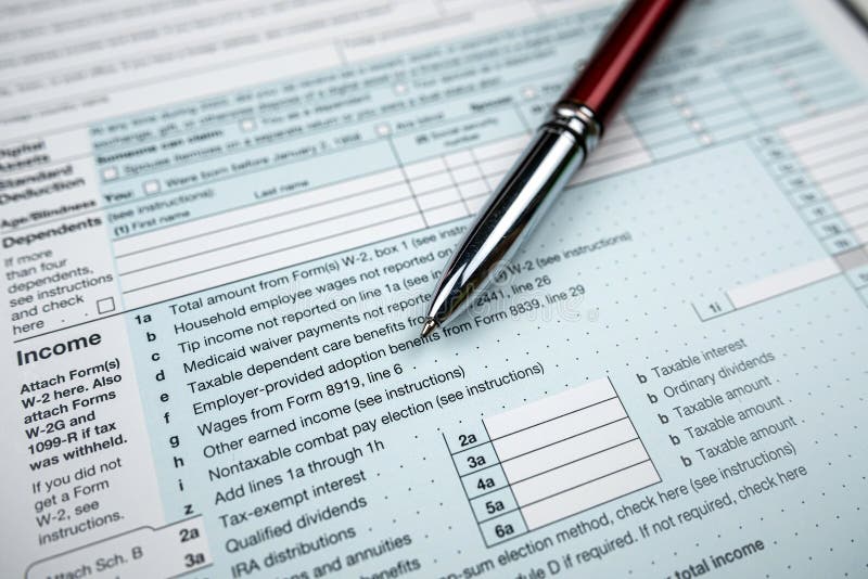Pen on Blank 1040 Tax Return Form 2022 Editorial Stock Image - Image of ...