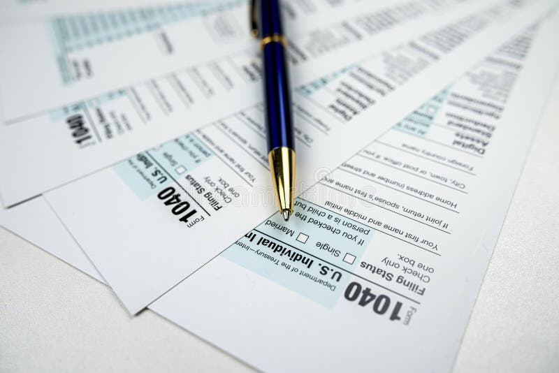 Pen on Blank 1040 Tax Return Form 2022 Editorial Stock Image - Image of ...