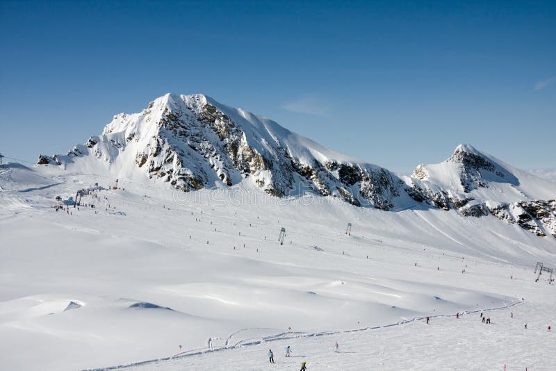 Pendio E Montagne Del Pattino Immagine Stock - Immagine di congelare ...