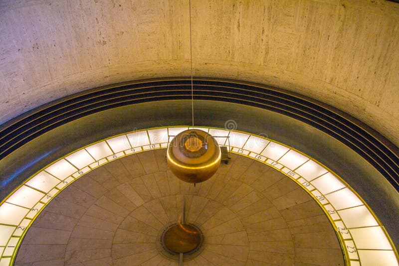 A Pendulum in Action editorial image. Image of hollywood - 84605335