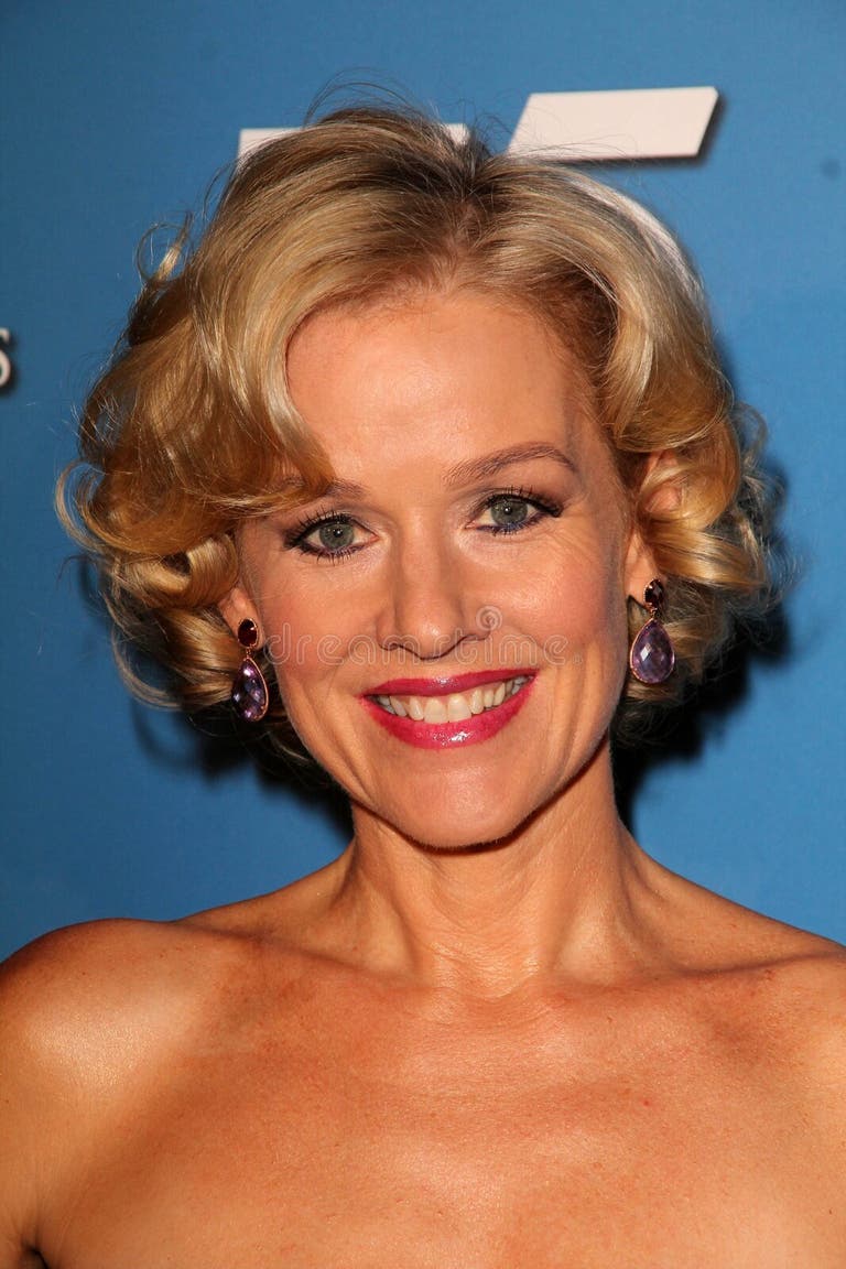 Penelope Ann Miller at the 16th Annual Art Directors Guild Awards ...