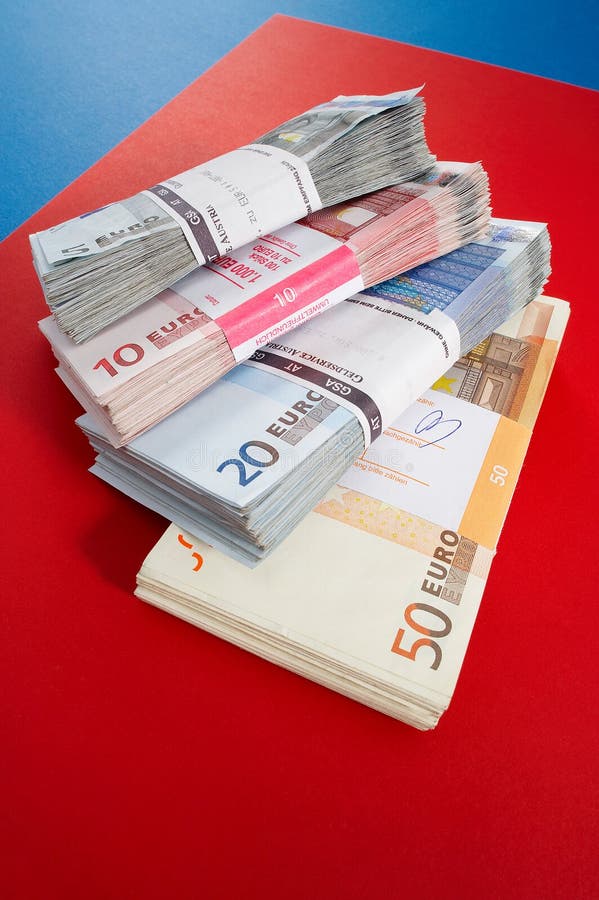 Pass Och Pengar På Trätabellen Giltiga Tjeckiska EUROsedlar, Mynt Och ...