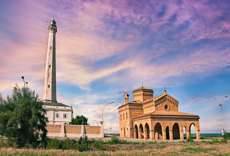 Penna Di Punta, Vasto, Abruzzo, Italia: Faro E Chiesa Sul Fotografia ... Penna Di Punta, Vasto, Abruzzo, Italia: Faro E Chiesa Sul Fotografia ...