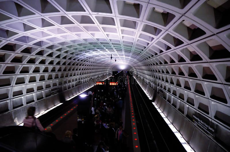 Pentagon station stock image. Image of darkness, escalator - 6834385