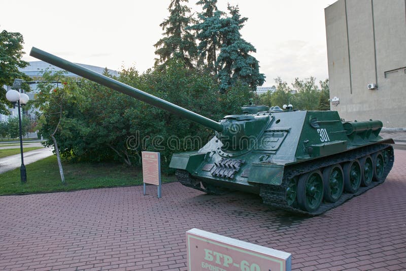 SU-100 Soviet Tank Destroyer Editorial Photography - Image of cannon ...