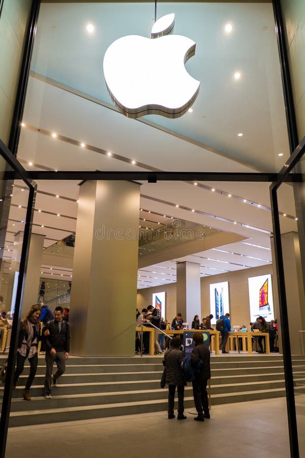 People in Apple Store, on March 23, 2013 in Barcelona, Spain Editorial ...