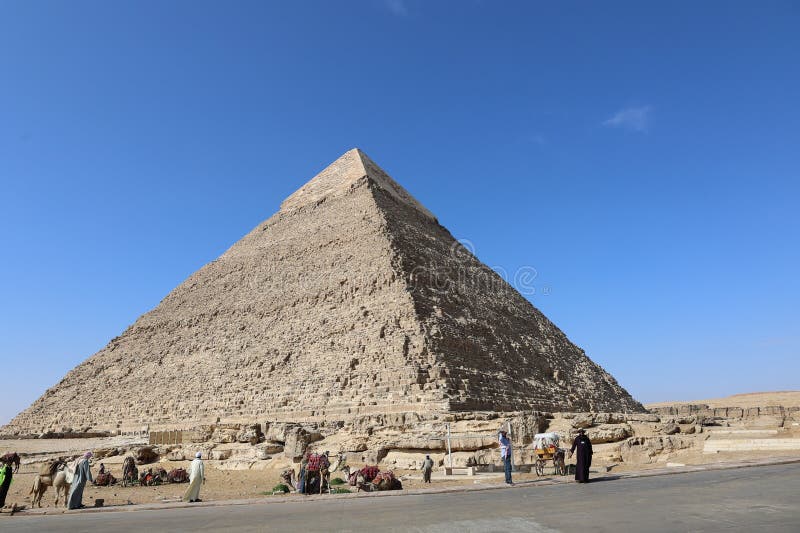 People and Camels in Front of Chefren Pyramid of Giza Editorial Stock ...
