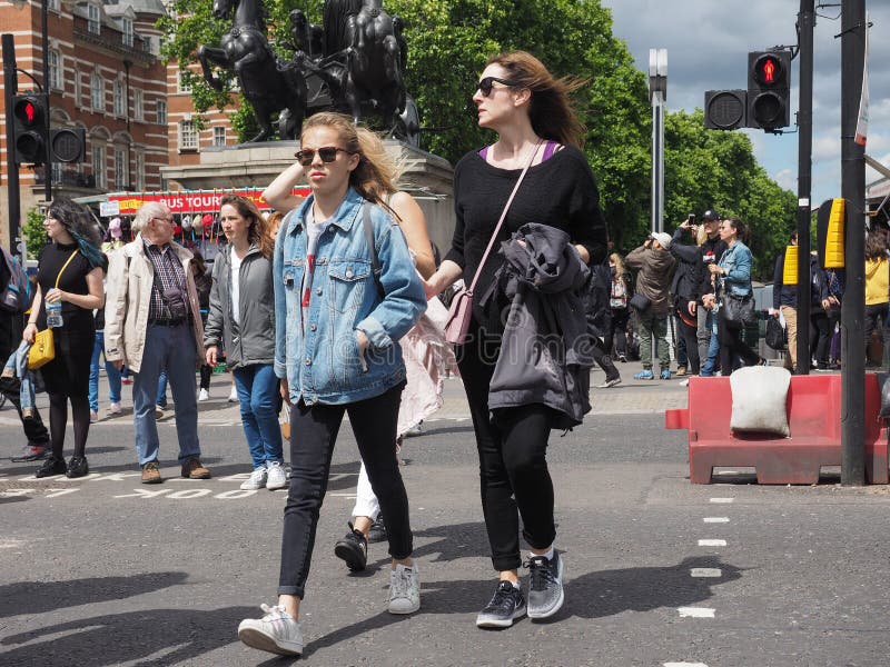 People in central London editorial photo. Image of london - 97050551