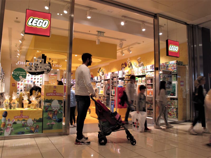 Lego store in Rome editorial image. Image of store, children - 145635910
