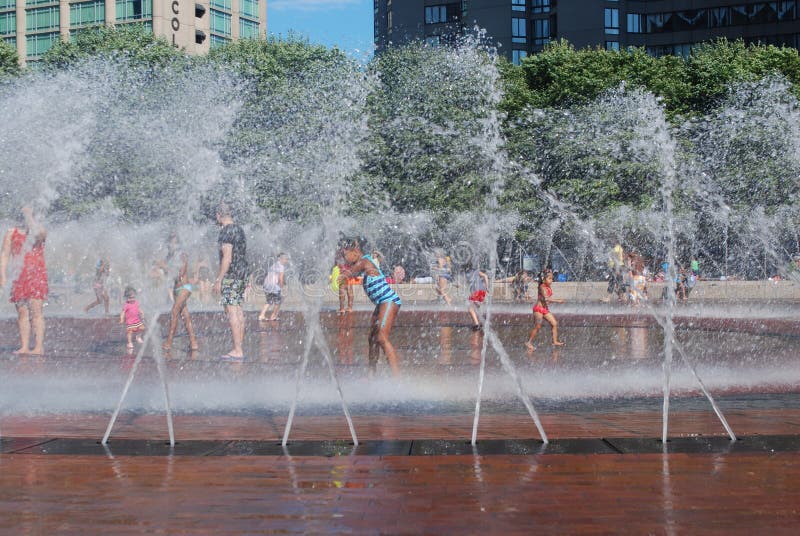 People Cool Off from the Heat in Boston Editorial Photography - Image ...