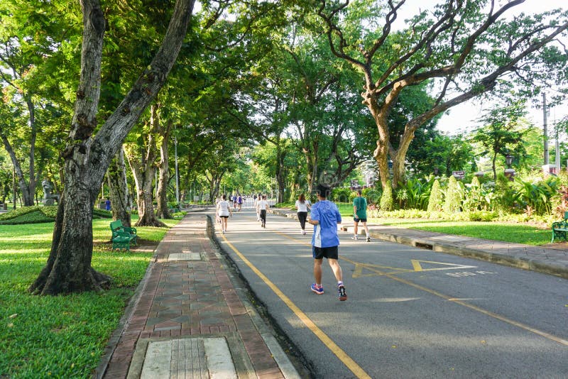 People Do Jogging in the Park Editorial Photo - Image of prople ...