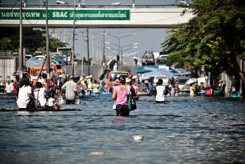 People Evacuate from the Flood Editorial Photo - Image of natural, east ...
