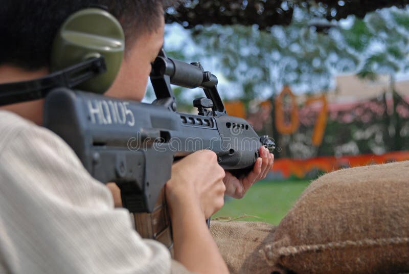 People Firing Machine Gun Picture. Image: 3090910