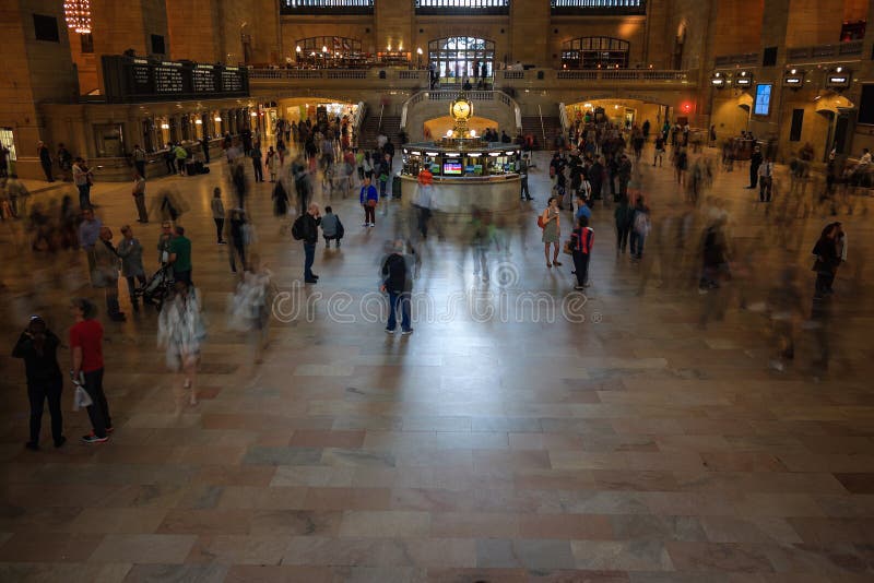 People in the Main Concourse of Grand Central Editorial Photo - Image ...