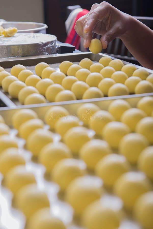 People Make Dough of Nastar Stock Image - Image of cheese, dish: 216570881