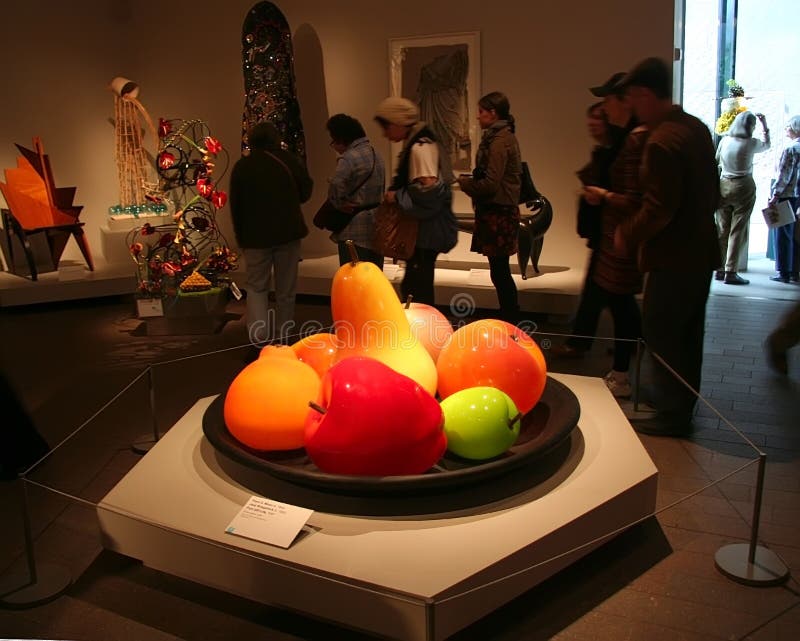 People in art museum editorial photo. Image of valley - 114558716