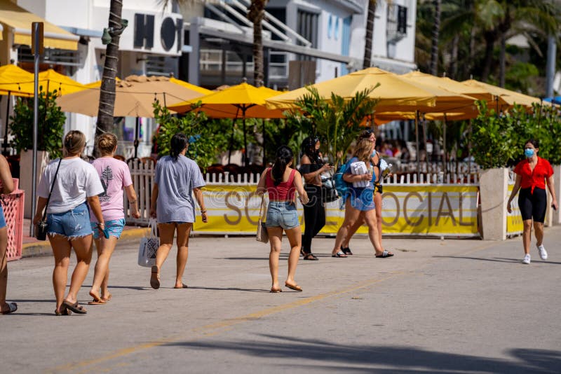 People on Ocean Drive Miami Spring Break 2021 Editorial Photography ...