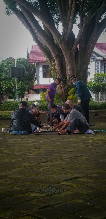 People Playing Street Chess Editorial Photo - Image of street, wonosobo ...