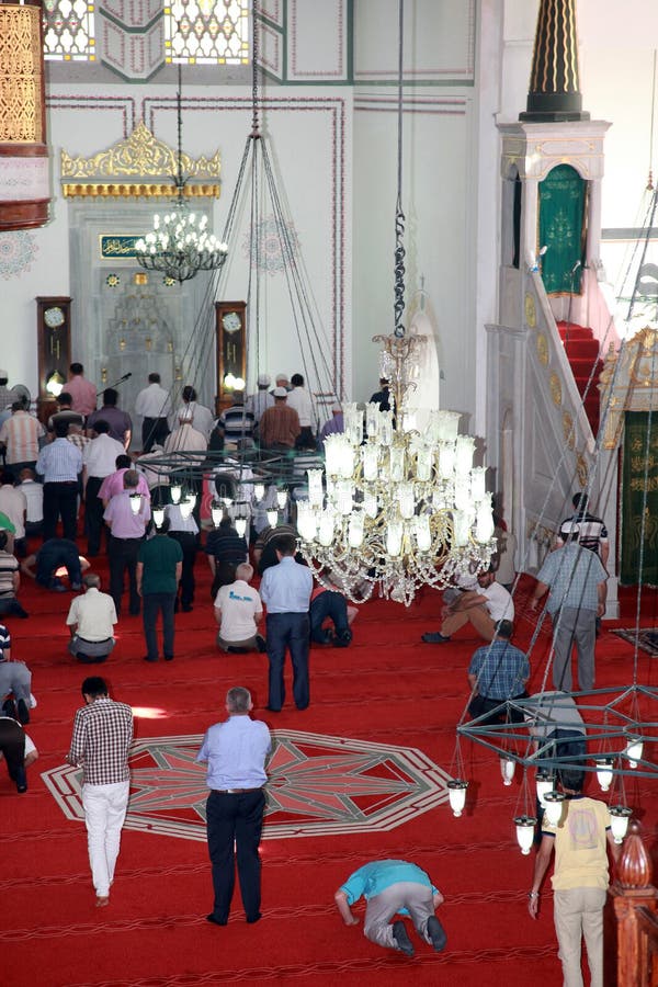 People praying at Mosque editorial photo. Image of pray - 134731711