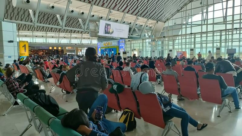 People Queue at the Airport Departure Gate Editorial Stock Image ...