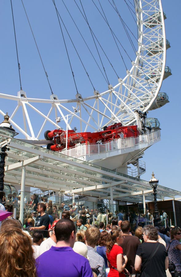 People Queuing for London Eye Editorial Photo - Image of britain ...