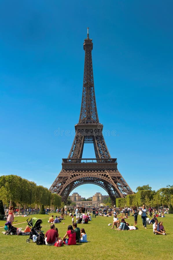 People Relaxing on the Champ De Mars Editorial Stock Image - Image of ...