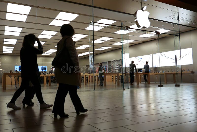 People Shopping Inside Apple Store Editorial Photography - Image of ...