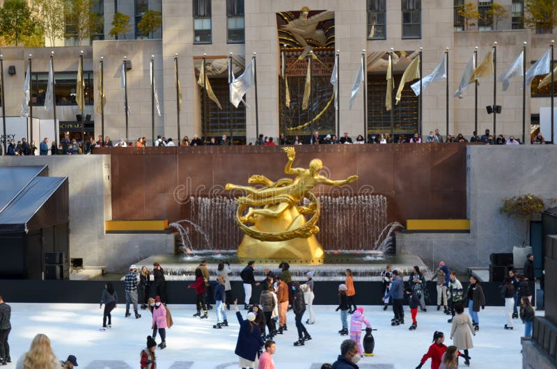 People Skating at the Rockefeller Center, NYC in Winter Editorial Stock ...