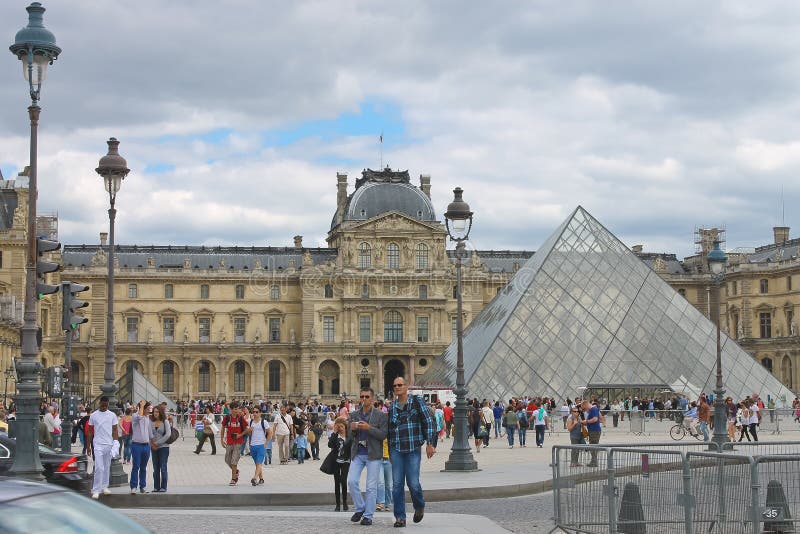 People in the Square in Front of the Louvre Editorial Photo - Image of ...