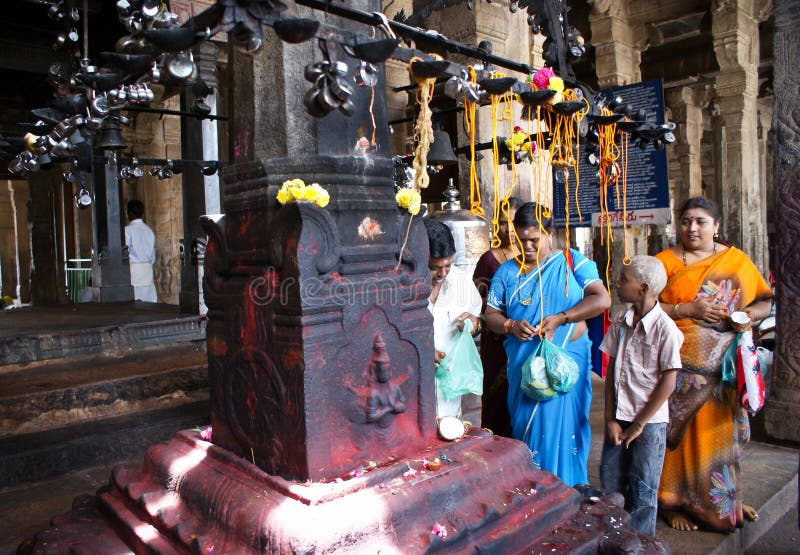 People in Srirangam Temple, India Editorial Photo - Image of people ...