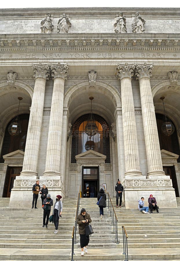 People on Steps of New York Public Library NYPL, Manhattan Editorial ...