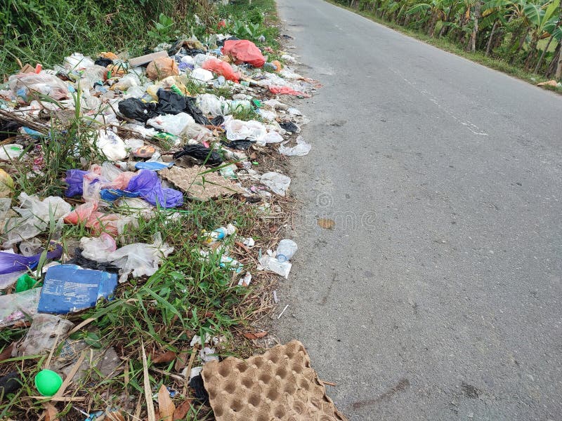 927 People Littering Nature Stock Photos - Free & Royalty-Free Stock ...