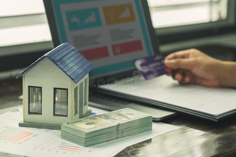 People are Using Computer To Do Online Financial Transactions Such As ...