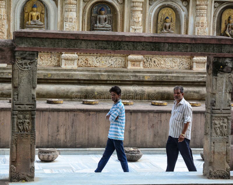 People Visit Mahabodhi Temple Complex in Bodhgaya, India Editorial ...