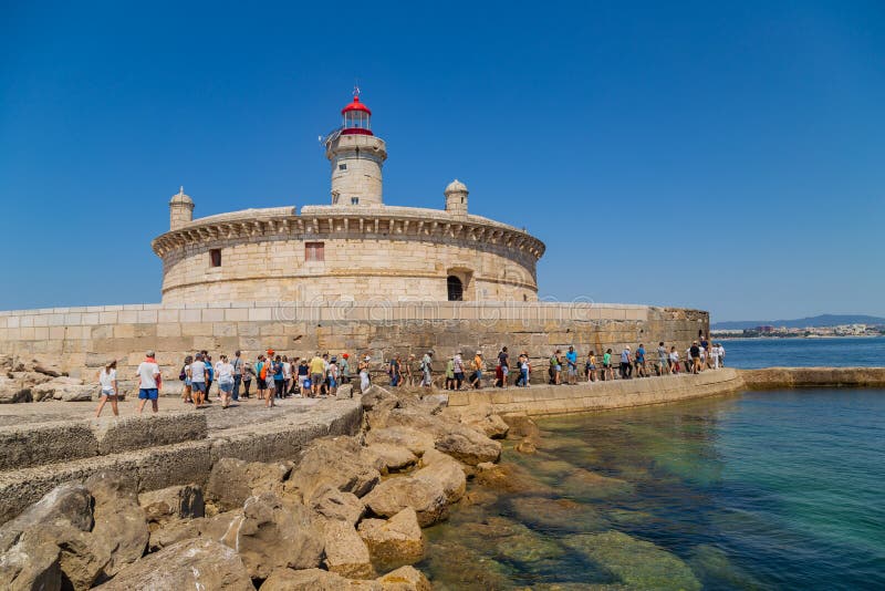 People Visiting the Old Bugio Lighthouse Editorial Photography - Image ...