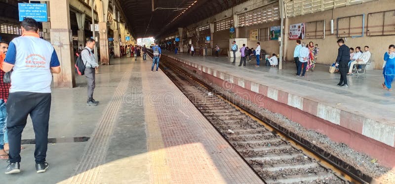 The People are Waiting for Indian Local Train with Pations Editorial ...