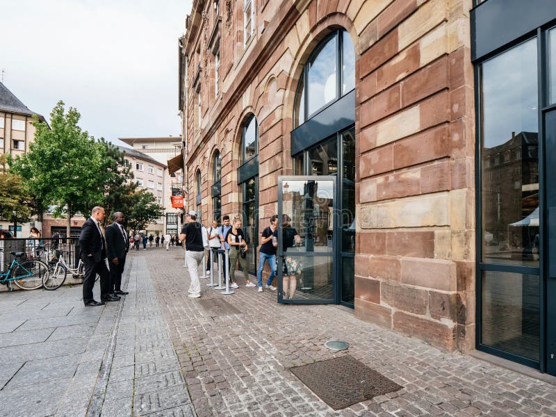 103 Queue Iphone Stock Photos - Free & Royalty-Free Stock Photos from ...