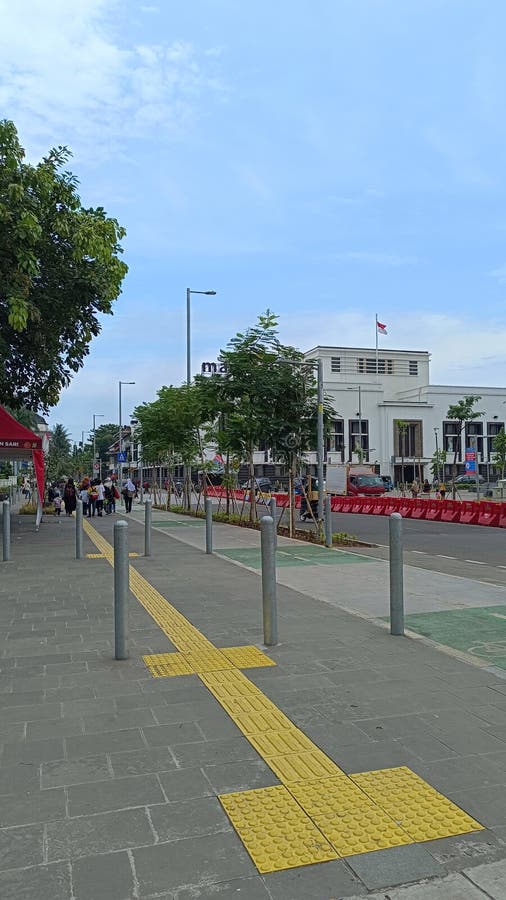 People Walk Side in Jakarta, Indonesia Editorial Photo - Image of side ...