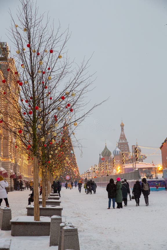 People Walking on Red Square Moscow Editorial Photography - Image of ...