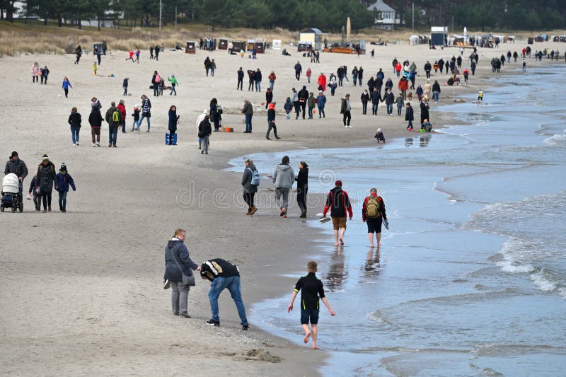 People Walking on the Beach Editorial Photo - Image of ocean, beach ...