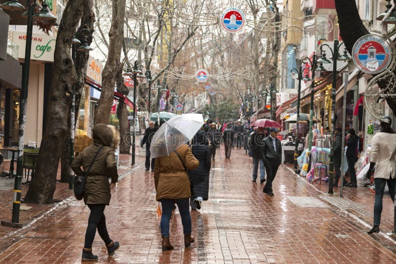 People walking in the rain editorial image. Image of casual - 117757070
