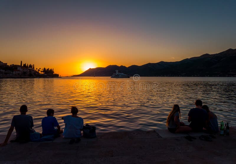 People watching the sunset editorial photo. Image of summer - 42881201