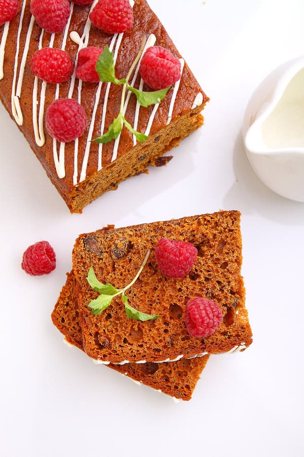 Peperkoek & X28; Honing-cake& X29; Met Rozijnen Stock Foto - Image of ...