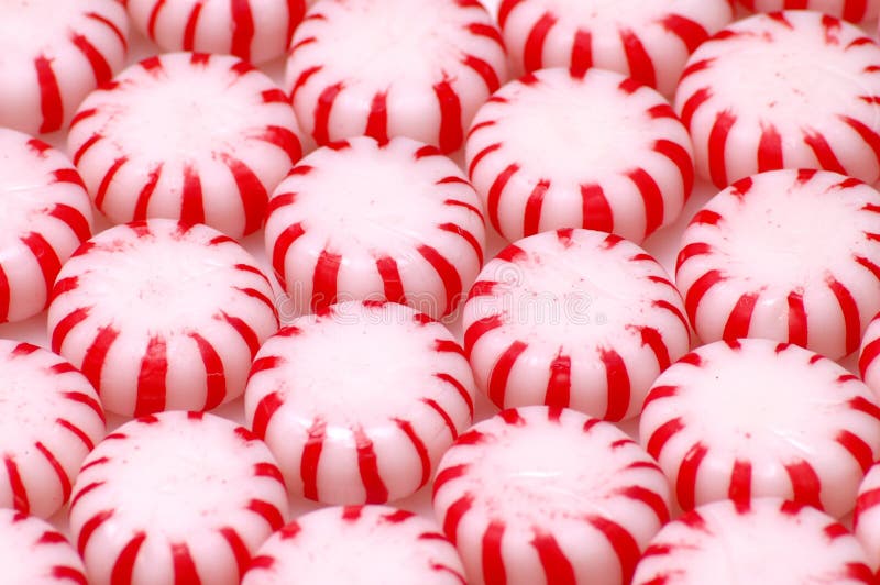 De Toren Van Het Pepermuntsuikergoed Op Wit. Het Rode Gestreepte ...