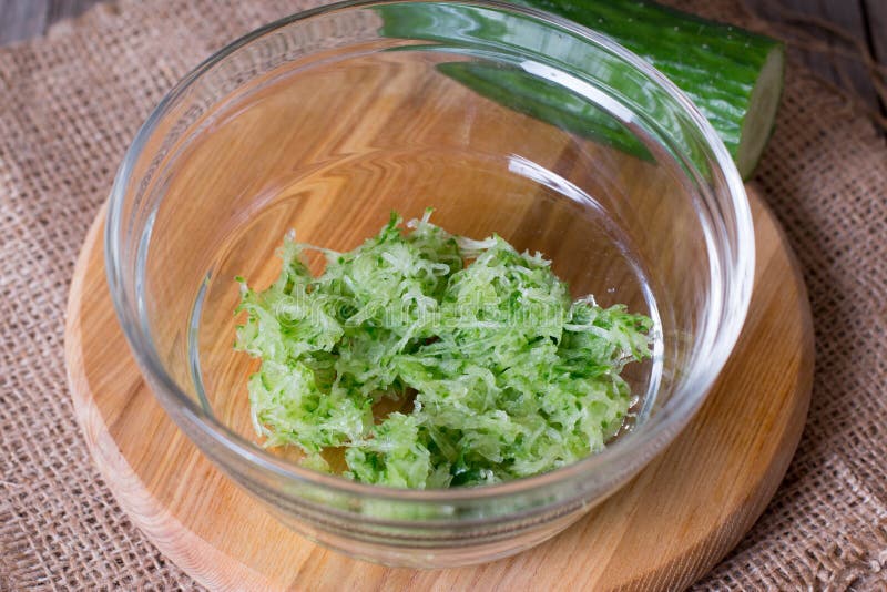 Plato del pepino de mar foto de archivo. Imagen de lingote - 15456882