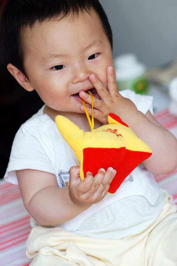 Pequeño bebé imagen de archivo. Imagen de familia, bebé - 14760723