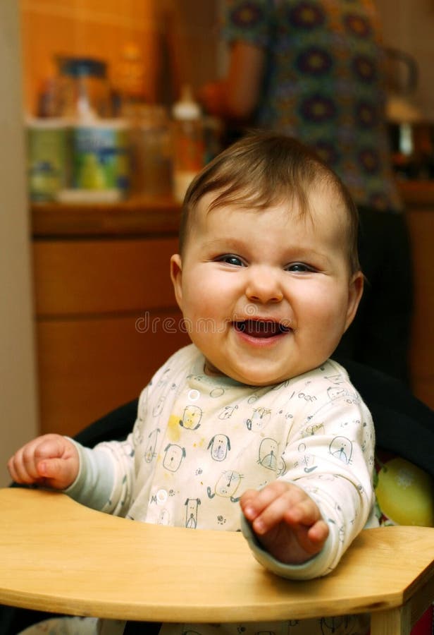 Pequeño bebé foto de archivo. Imagen de sonrisa, cara - 5330716