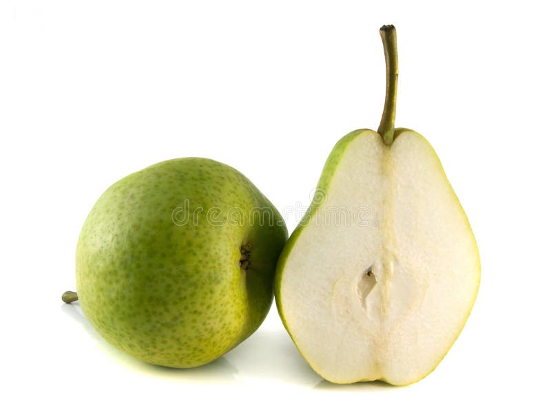 Pera Verde Madura Con Mitad En El Fondo Blanco. Foto de archivo ...