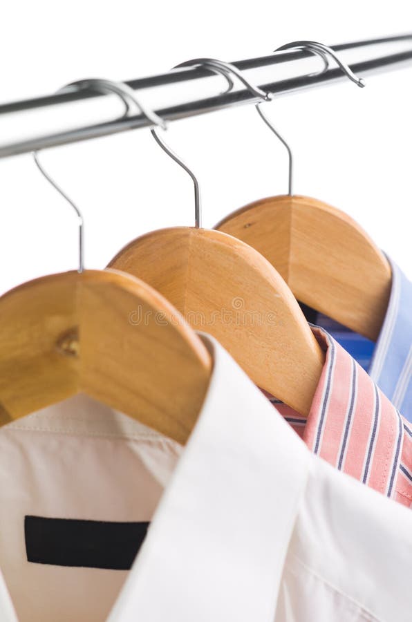 Percha De Ropa Con Las Camisas Imagen de archivo - Imagen de cierre ...