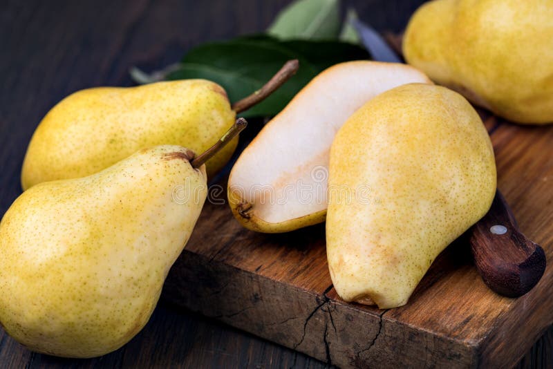 Peren stock afbeelding. Image of peer, vers, organisch - 104311157